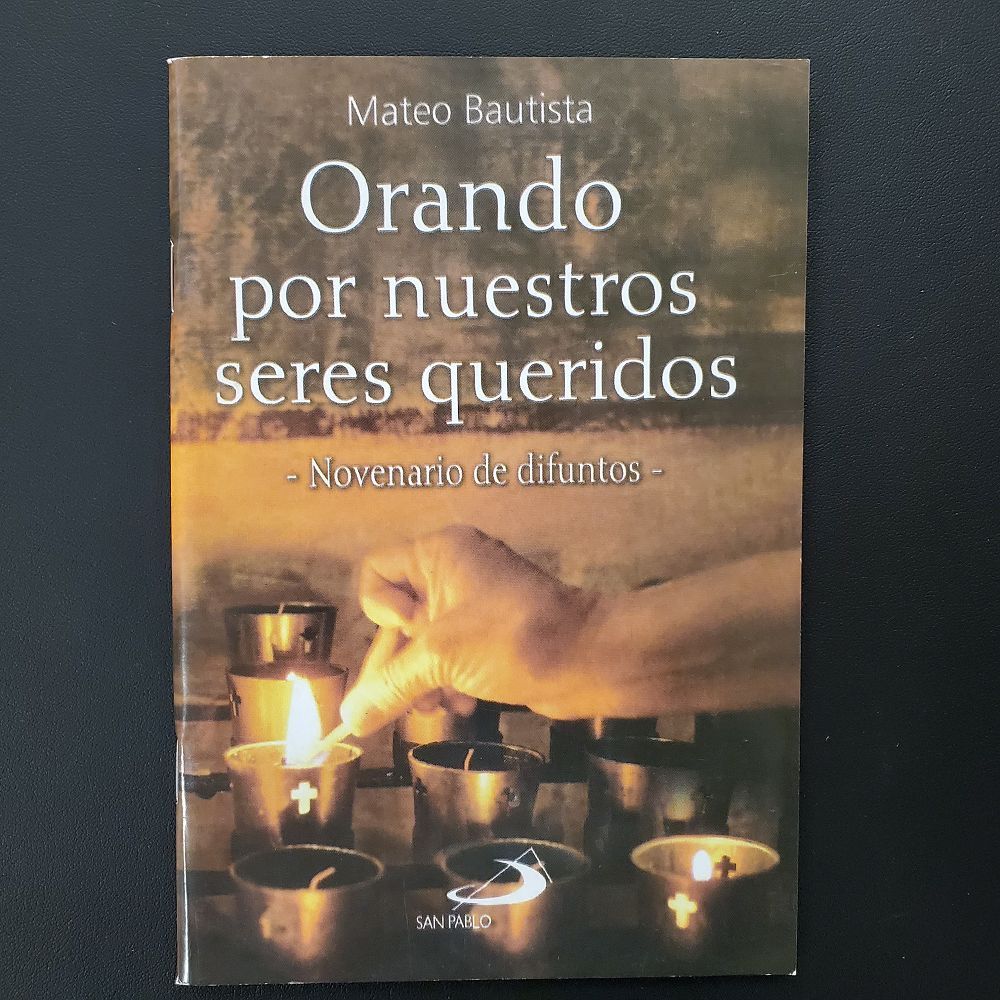 Orando por nuestros seres – Christ Missionary Catholic Gifts and Books