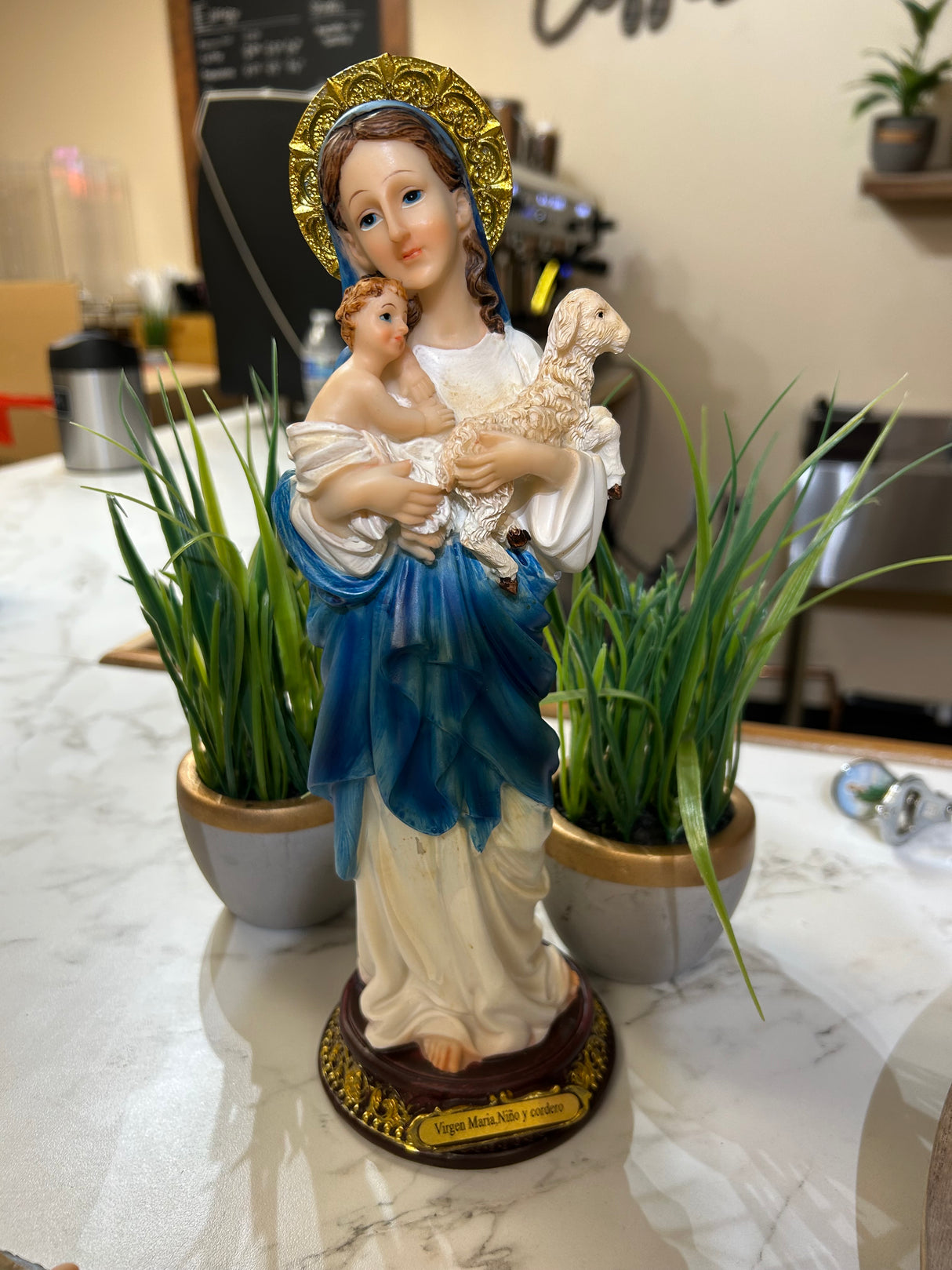 Virgen María con el Niño Jesús y el Cordero – Christ Missionary ...